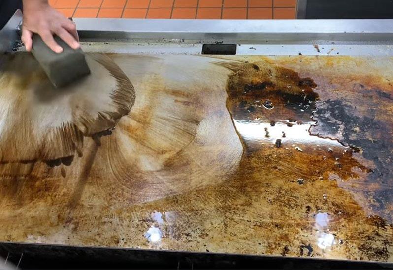 How to Clean Your Flat Top Grill? (With Video) - GrillaBBQ